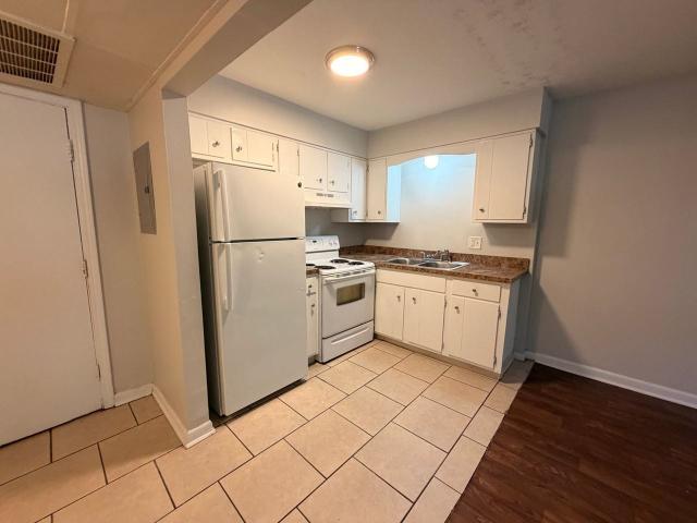 Parkside Apartments 1 Bedroom Apartment for Rent at 810 Howard Ave, Jeffersonville, IN 47130