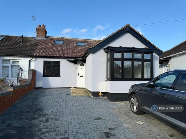 Parkside Avenue, Romford, RM1 4 bed semi detached house to rent £2,850 pcm £658 pw