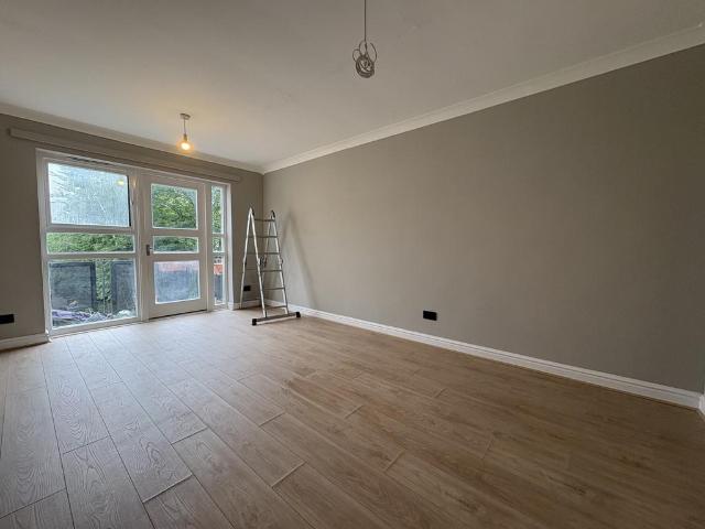 Parkside Crescent, London N7 2 bed apartment to rent £2,400 pcm £554 pw