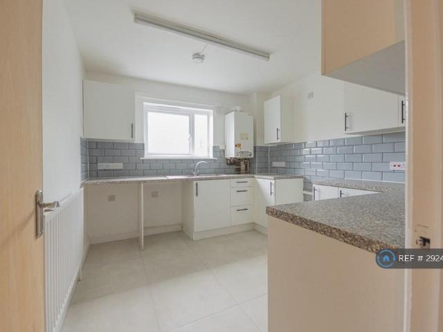 Parkside Crescent, London, N7 2 bed flat to rent £2,450 pcm £565 pw