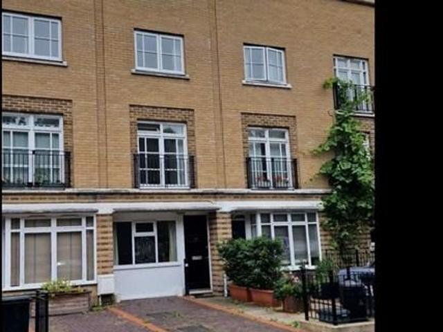 Parkside Crescent, London, N7 2 bed terraced house to rent £2,250 pcm £519 pw