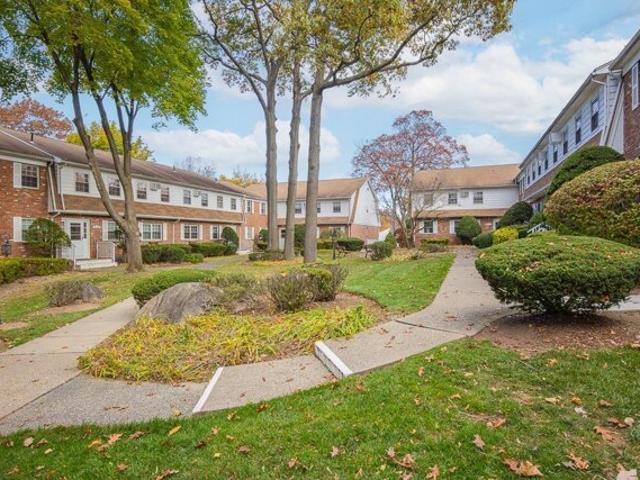 Parkside Dr, Suffern, Home For Sale