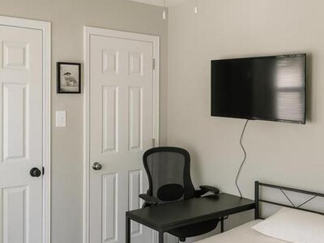 Parkside East Houston Living: Premium Rooms, Fast Wi Fi & Top Rated Host!