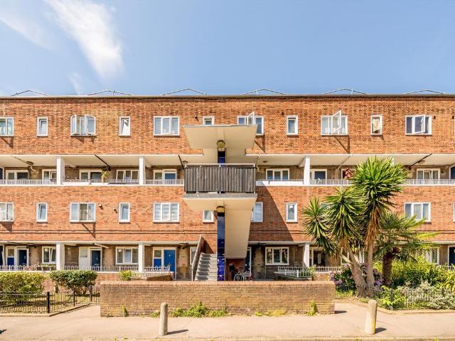 Parkside Estate, Victoria Park E9, 3 bed flat to rent, £2,800 pcm | PrimeLocation