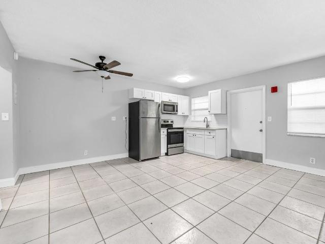 Parkside Flats 1 Bedroom Apartment for Rent at 2022 Adams St, Hollywood, FL 33020 Parkside