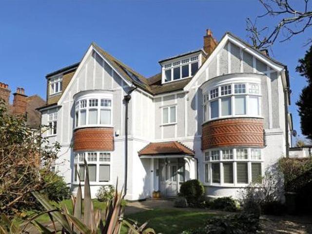 Parkside Gardens, London, 3 Bedroom Flat