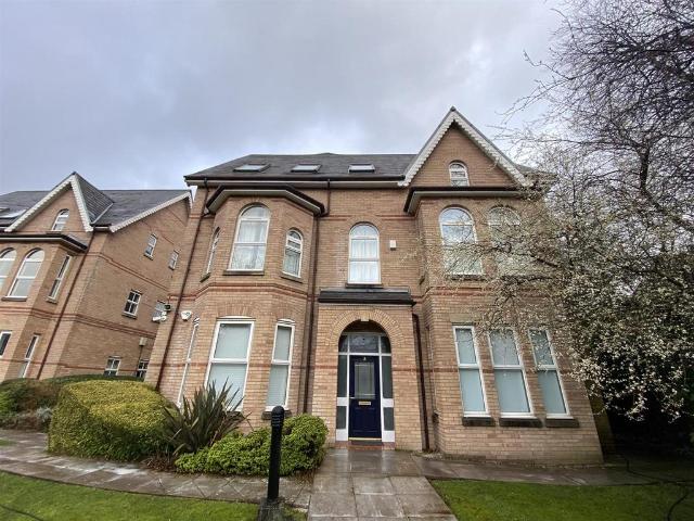 Parkside, Hart Road, Fallowfield 3 bed flat to rent £1,225 pcm £283 pw