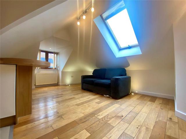 Parkside House, Hillingdon UB10, 1 bed flat to rent, £1,350 pcm | PrimeLocation