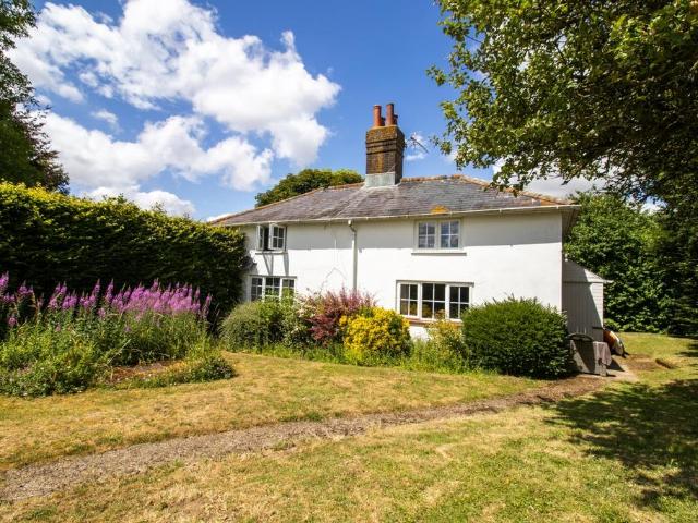 Parkside Lane, Ropley, Alresford. 3 bed cottage to rent £2,400 pcm £554 pw