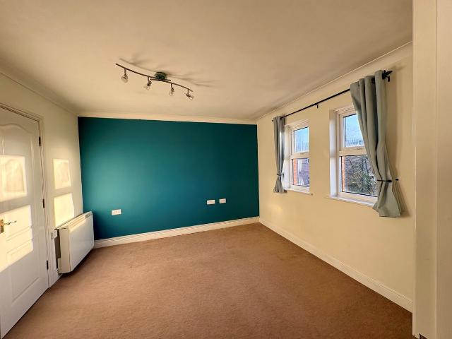 Parkside, Manchester M14, 2 bed flat to rent, £1,200 pcm | PrimeLocation
