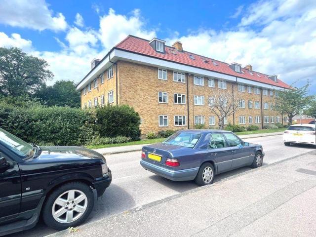 Parkside, Potters Bar EN6 2 bed apartment to rent £1,700 pcm £392 pw