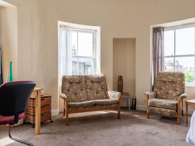 Parkside Street, Edinburgh EH8, 2 bed flat to rent, £2,376 pcm | PrimeLocation