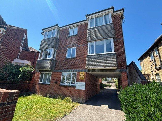 Parkstone Avenue, Hampshire PO4 2 bed apartment to rent £1,295 pcm £299 pw