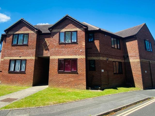 Parkstone, Poole BH12, 2 bed flat to rent, £1,250 pcm | PrimeLocation
