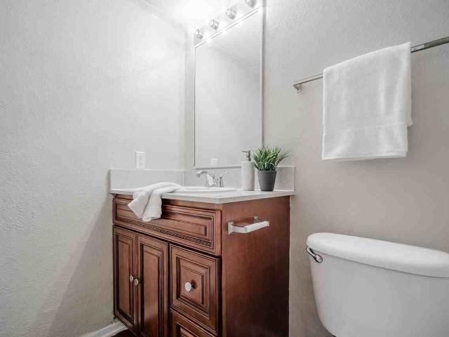 Parkwood Apartments 1 Bedroom Apartment for Rent at 400 Irby Ln, Irving, TX 75061