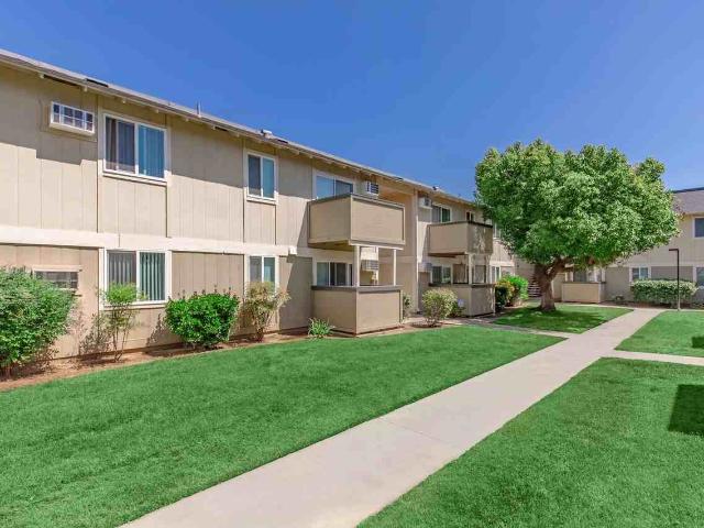 Parkwood Apartments 2 Bedroom Apartment for Rent at 4918 N 9th St, Fresno, CA 93726