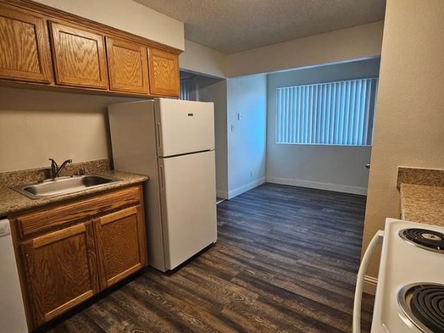 Parkwood Apartments 3 Bedroom Apartment for Rent at 4918 N 9th St, Fresno, CA 93726