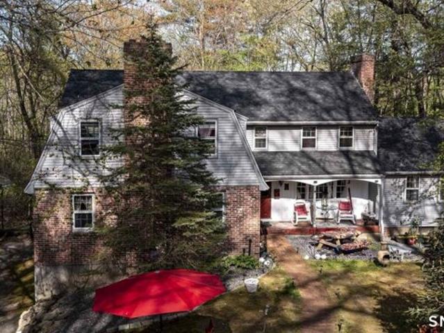 Parkwood Dr, Windsor, Home For Sale