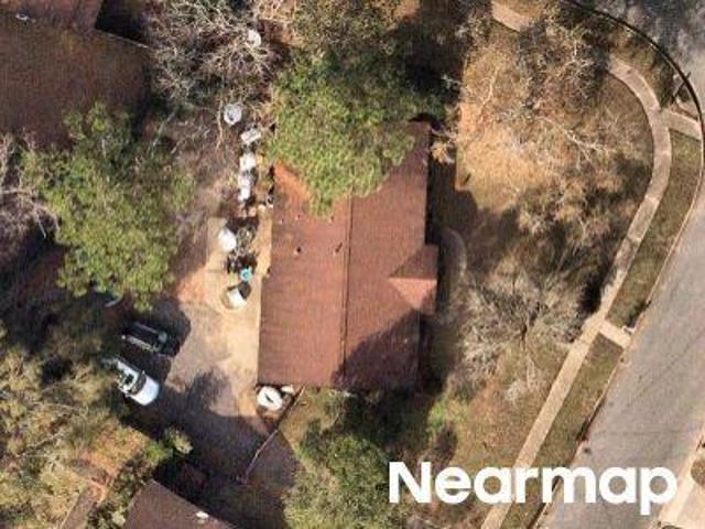 Parkwood Dr E
