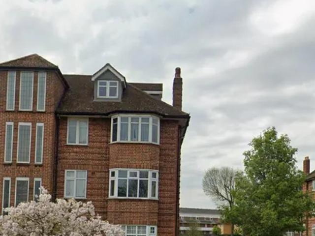 Parkwood Flats, London, N20 0RX, United Kingdom | 2 bed apartment for rent #137931221 | Rentberry