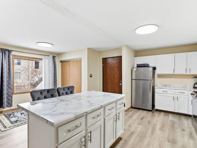Parkwood Pond 3 Bedroom Apartment for Rent at 13312 Parkwood Dr, Burnsville, MN 55337