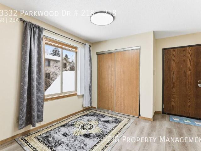Parkwood Pond 3 Bedroom Apartment for Rent at 13332 Parkwood Dr, Burnsville, MN 55337