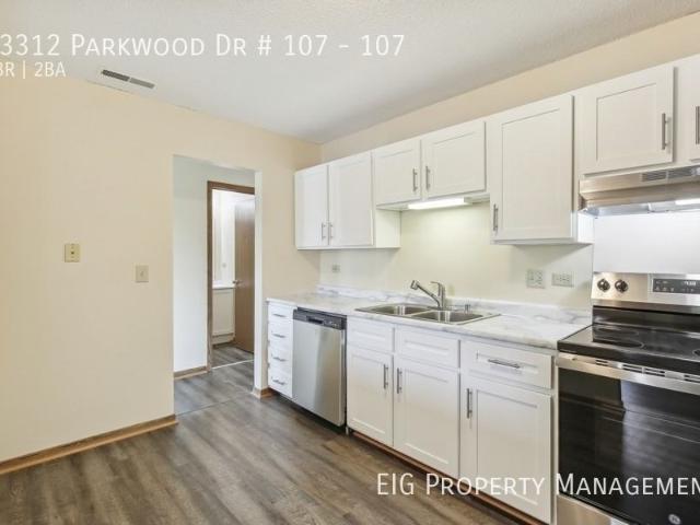 Parkwood Pond 3 Bedroom Apartment for Rent at 13332 Parkwood Dr, Burnsville, MN 55337