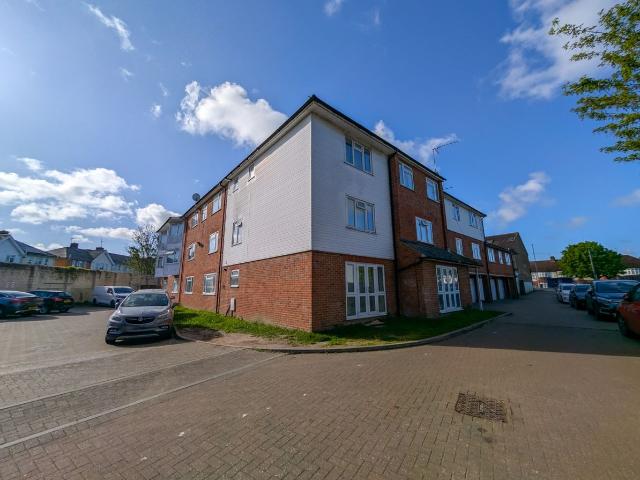 Parkwoods, Rochester Road, Gravesend, Kent DA12, 2 bed flat to rent, £1,250 pcm | PrimeLocation