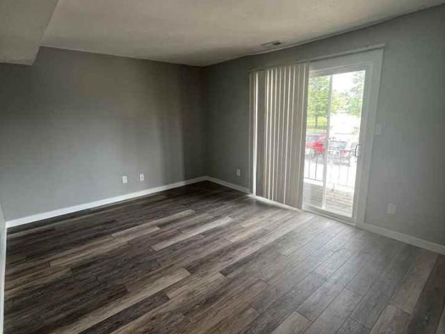 Parkway Apartments 2 Bedroom Apartment for Rent at 400 S Parkway Dr, Bloomington, IN 47403 Highland Village