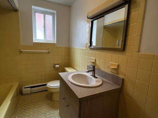 Parkway arms 1 Bedroom Apartment for Rent at Franklin St & N 7th St, Newark, NJ 07107