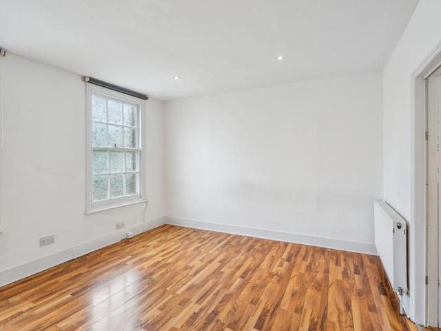 Parkway, Camden, London, NW1 Studio to rent £1,625 pcm £375 pw