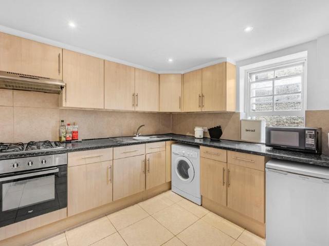 Parkway, Camden, London, NW1 2 bed flat to rent £2,946 pcm £680 pw
