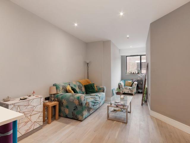 Parkway, Chelmsford CM2, 1 bed flat to rent, £1,050 pcm | PrimeLocation