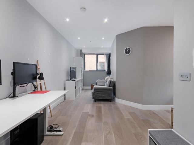 Parkway, Chelmsford CM2, 1 bed flat to rent, £1,050 pcm | PrimeLocation