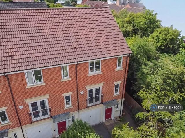 Parkway, Derby, DE73 4 bed semi detached house to rent £1,395 pcm £322 pw