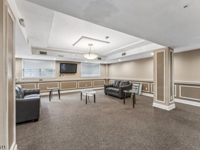 Parkway Dr E, East Orange, Condo For Sale