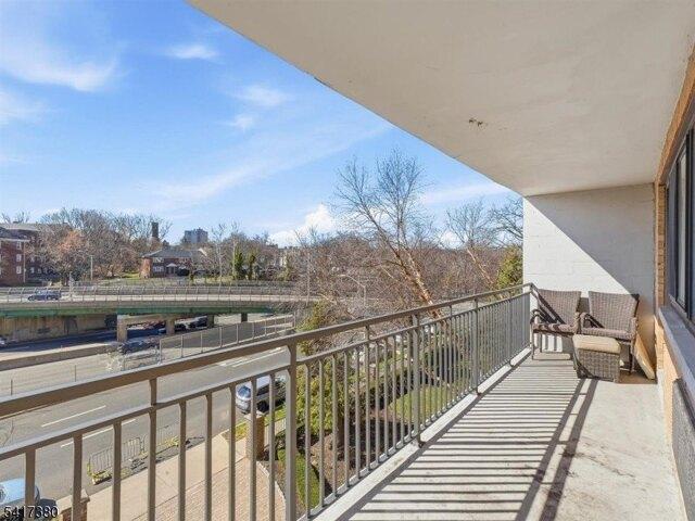 Parkway Dr E, East Orange, Condo For Sale