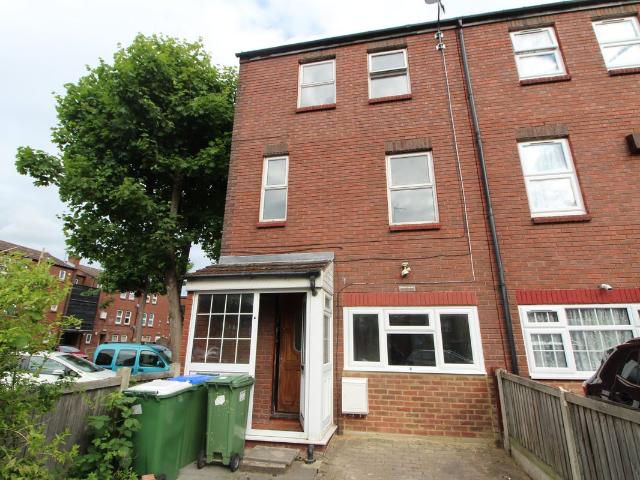 Parkway, Erith DA18, 5 bed shared accommodation to rent, £750 pcm | PrimeLocation