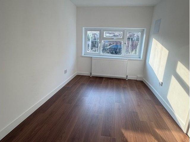 Parkway, Erith DA18, Room to rent, £750 pcm | PrimeLocation
