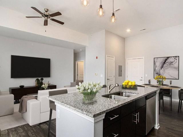 Parkway Flats 2 Bedroom Apartment for Rent at Central Park Cir, Kalamazoo, MI 49001 Arcadia
