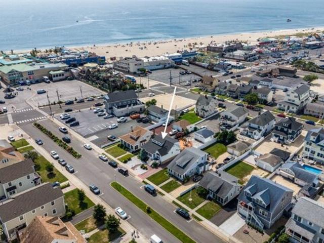 Parkway, Point Pleasant Beach, Home For Sale
