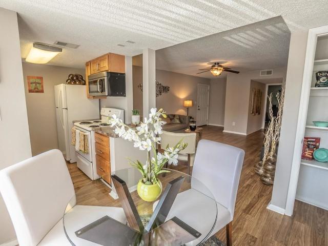 Parkway Square Apartments 2 Bedroom Apartment for Rent at 2855 Apalachee Pkwy, Tallahassee, FL 32301