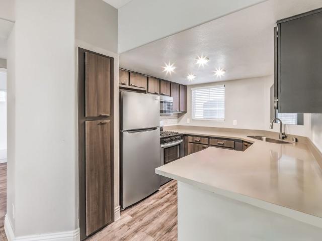 Parkway Townhomes 3 Bedroom Apartment for Rent at 2675 Windmill Pkwy, Henderson, NV 89074 Green Valley South