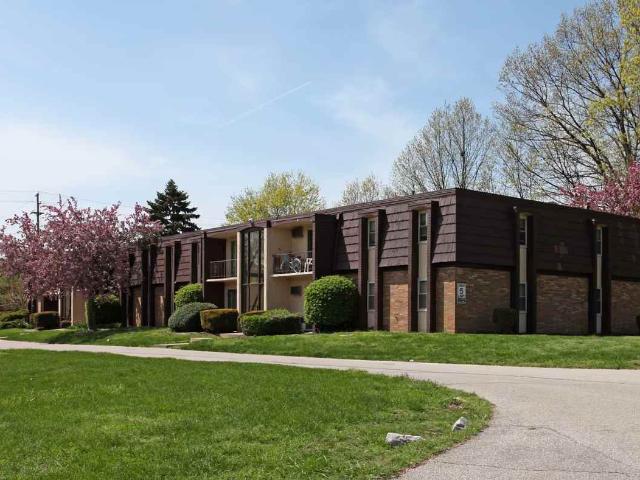Parkway 2 Bedroom Apartment for Rent at 1361 Fox Run Dr, Willoughby, OH 44094 Willoughby