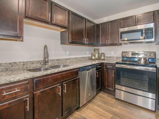 Parkways of Auburn Hills 3 Bedroom Apartment for Rent at 124 Optimist Ct, Auburn Hills, MI 48326 Auburn Hills