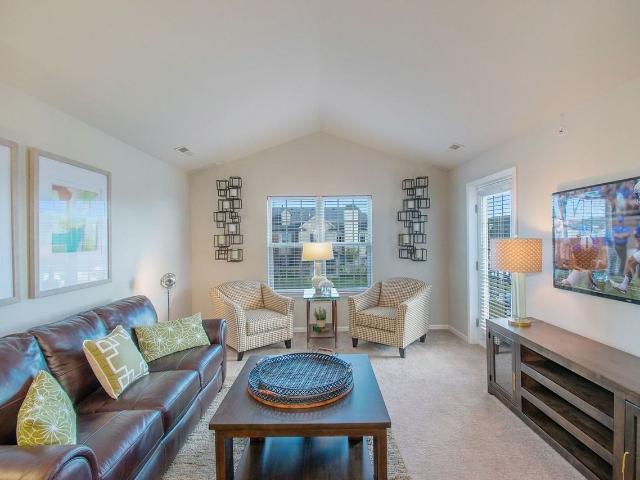 Parkways of Auburn Hills 3 Bedroom Apartment for Rent at 124 Optimist Ct, Auburn Hills, MI 48326 Auburn Hills