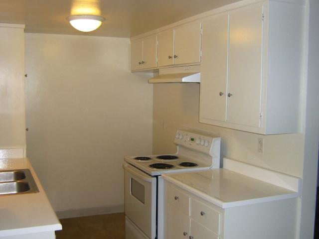 PARKVIEW Tropic Isle 2 Bedroom Apartment for Rent at 3344 Redondo Beach Blvd, Torrance, CA 90504 Northwest Torrance