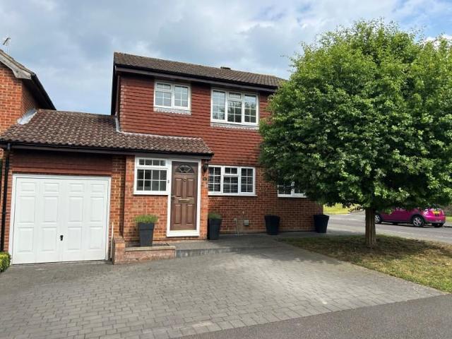 Parkview Vale, Merrow Park GU4, 3 bed link detached house to rent, £3,000 pcm | PrimeLocation