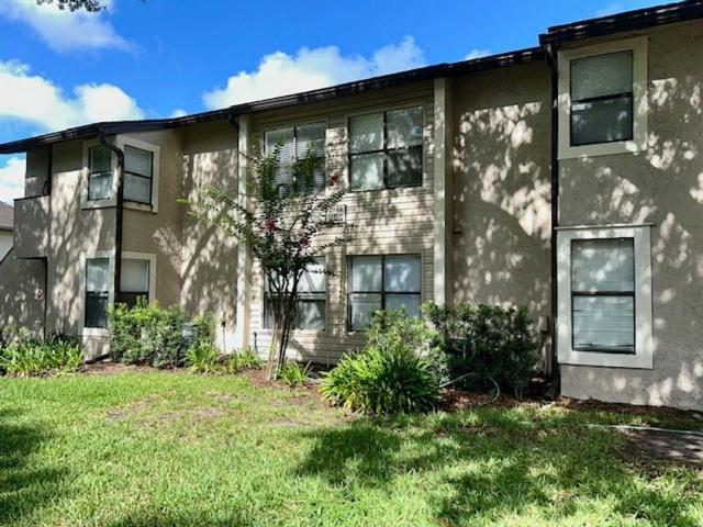 Parkview Village 1 Bedroom Apartment for Rent at 3000–3098 Oaks Cir, Goldenrod, FL 32792 Goldenrod