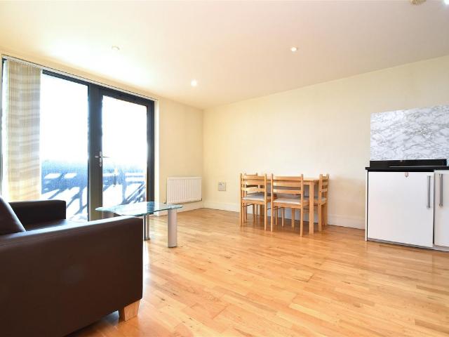 Parkview Apartments, London E14, 1 bed flat to rent, £1,600 pcm | PrimeLocation